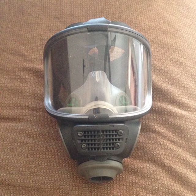 Scott Safety M98 Gas Mask, Everything Else on Carousell