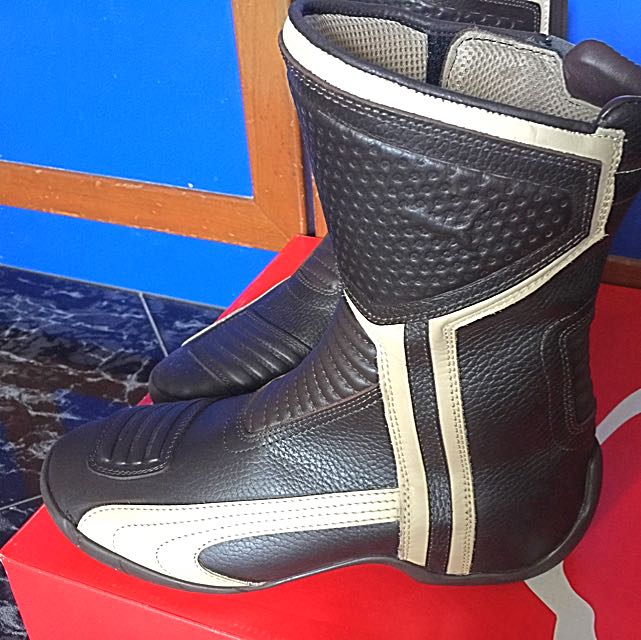 Puma Riding Boots, Women's Fashion, Footwear, Sneakers on Carousell