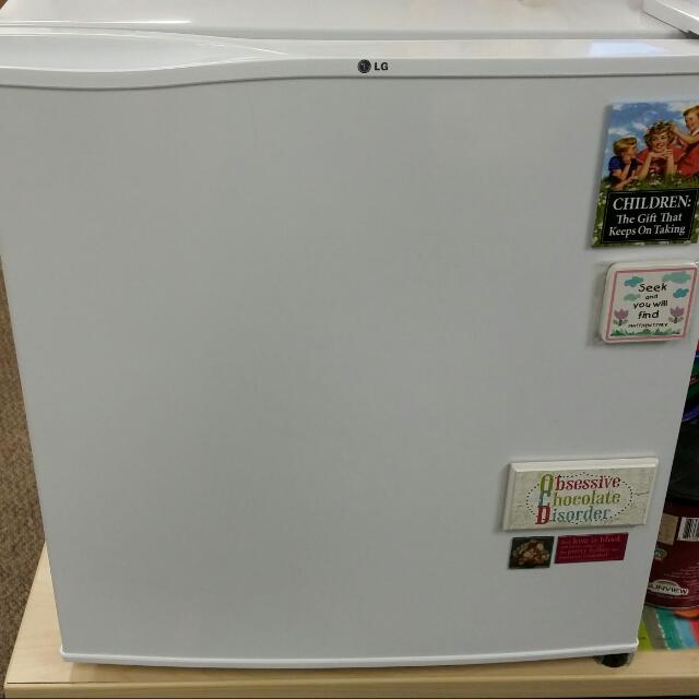 LG Mini/Bar Fridge, TV & Home Appliances, Kitchen Appliances ...