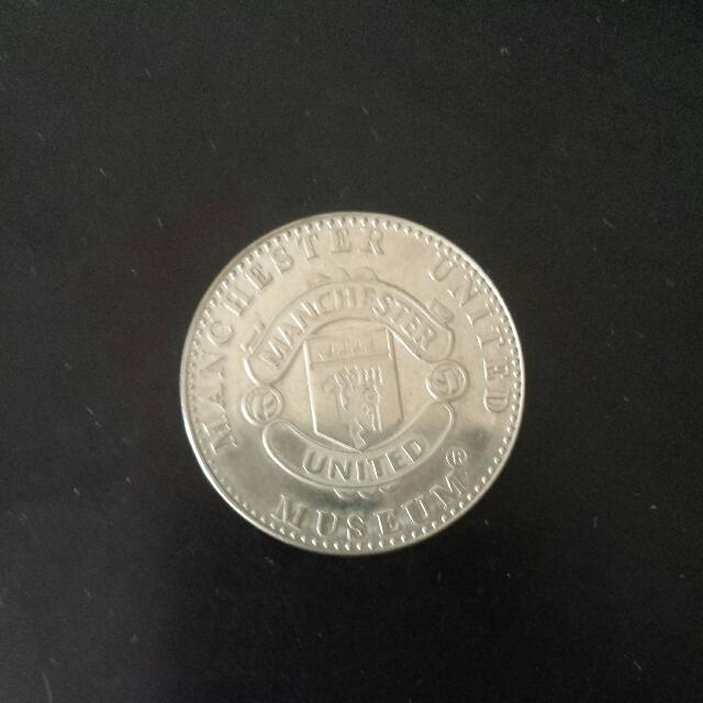 Manchester United Museum suvenior Coin, Sports Equipment, Sports ...