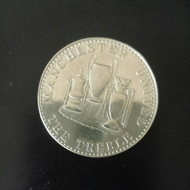 Manchester United Museum suvenior Coin, Sports Equipment, Sports ...