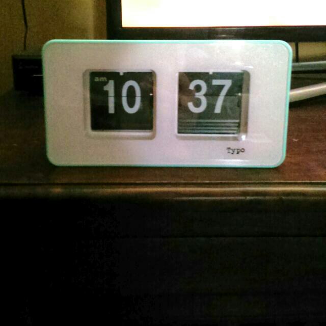 Analog Flip Clock, Furniture & Home Living, Home Decor, Clocks on Carousell