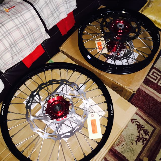 DRZ 400 SM conversion offroad rims, Cars on Carousell