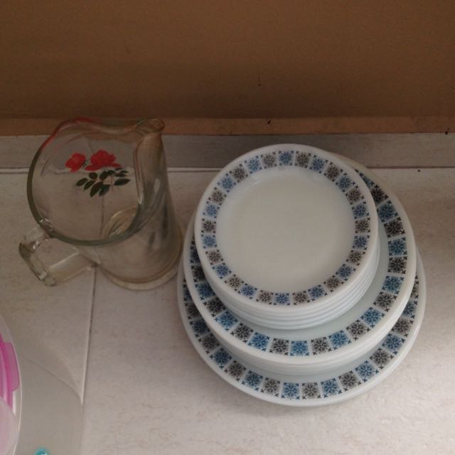 Pyrex Dinner Plates, dessert Plates, TV & Home Appliances, Kitchen ...