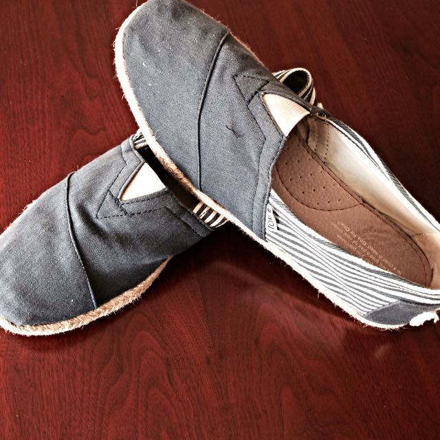 Authentic Toms Men Shoe, Men's Fashion, Footwear, Casual shoes on Carousell