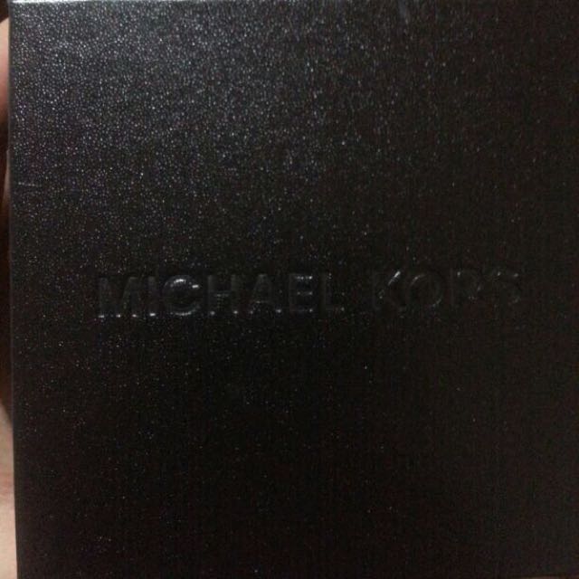 Michael Kors MK5722 (RESERVED), Luxury, Bags & Wallets on Carousell