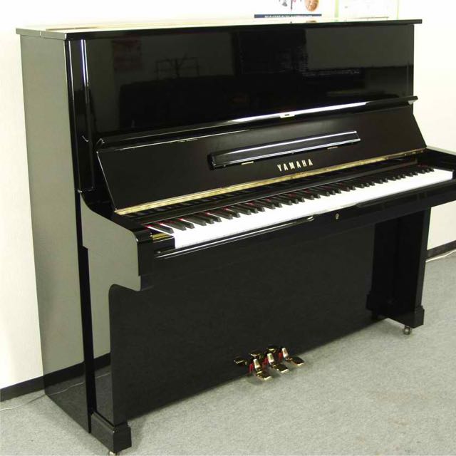 Yamaha U2 Upright Piano, Music & Media on Carousell