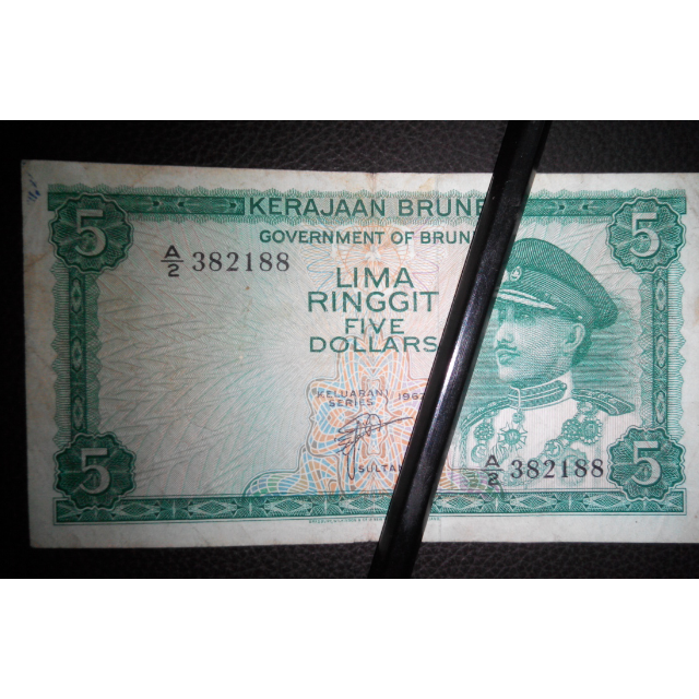 BRUNEI Old Note, Everything Else on Carousell