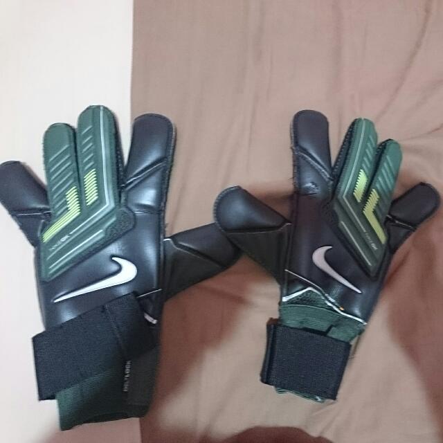 Nike Vg3 Gloves, Men's Fashion, Activewear on Carousell