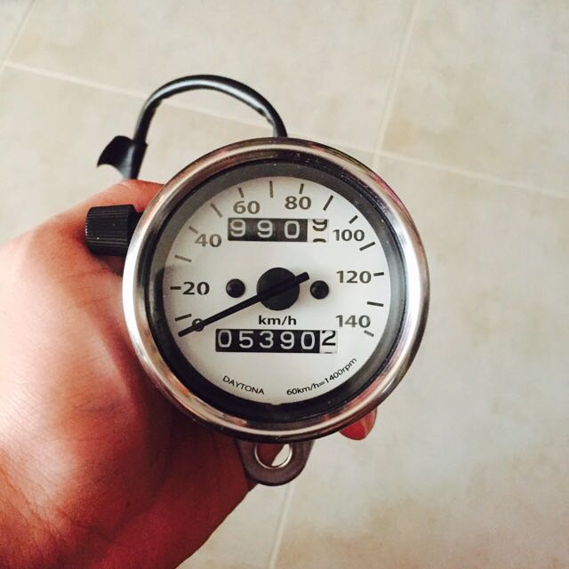vintage/classic daytona chrome speedometer, Cars on Carousell