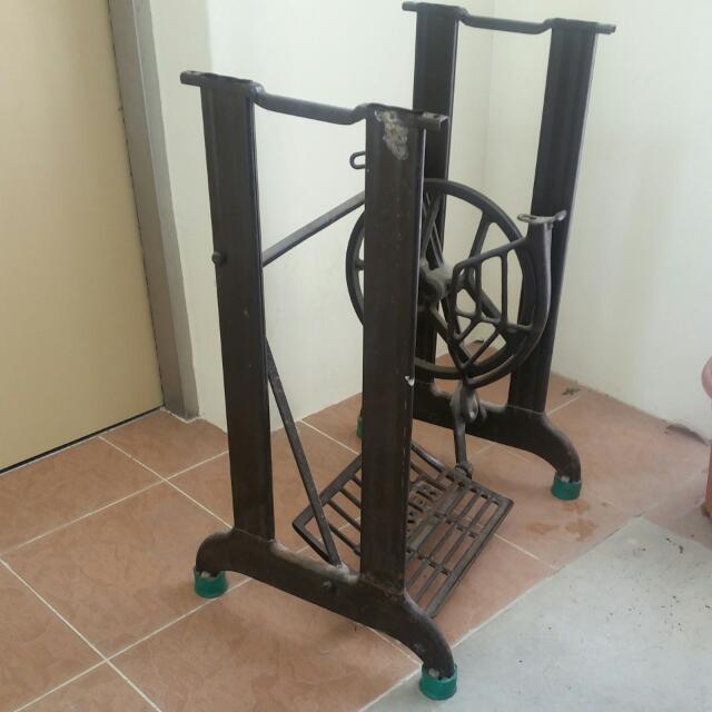 Singer Sewing Machine Leg, Hobbies & Toys, Memorabilia & Collectibles ...
