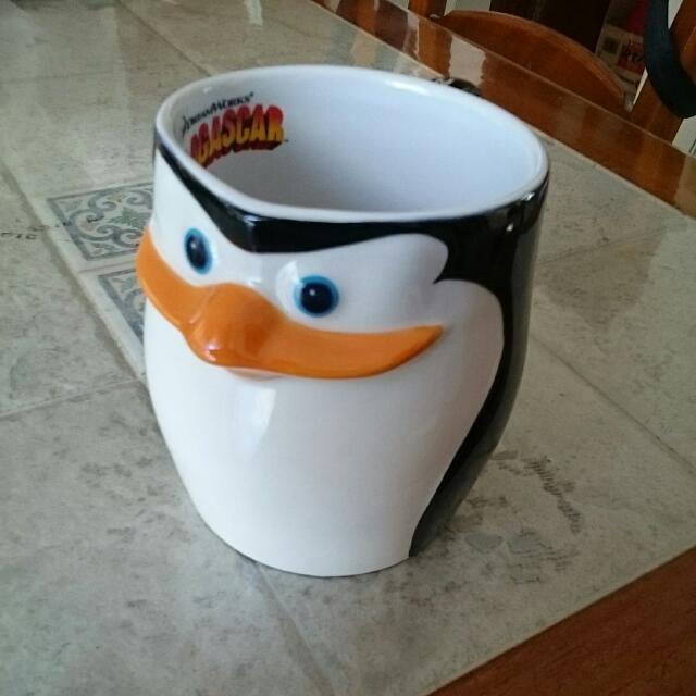 Dreamworks Madagascar Penguin Mug (Universal Studios), TV & Home ...