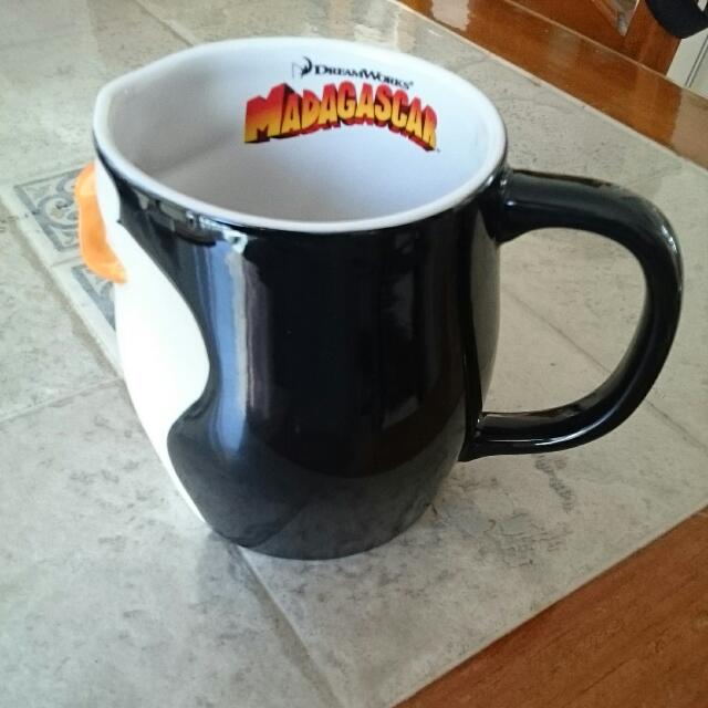 Dreamworks Madagascar Penguin Mug (Universal Studios), TV & Home ...