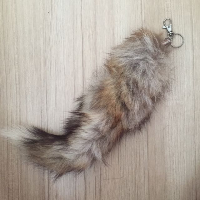 Faux Fox Tail Attachment, Women's Fashion, Muslimah Fashion ...