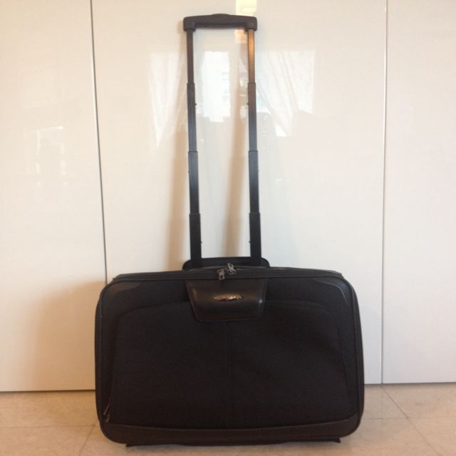 Samsonite Wheelie/Overnighter, Men's Fashion, Bags, Belt bags, Clutches ...