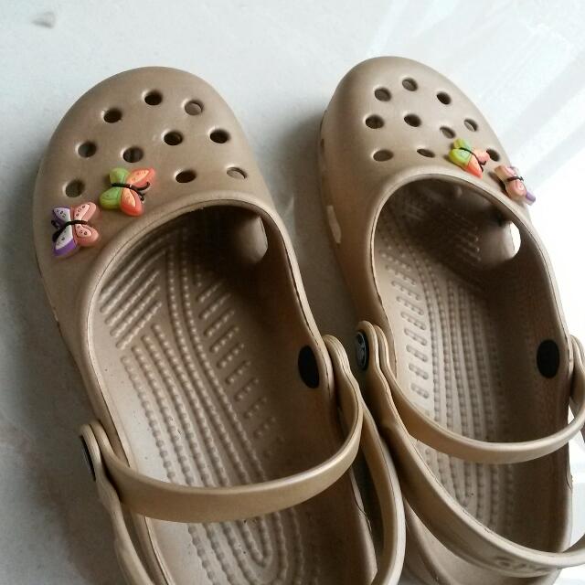Crocs Original Size 5, Women's Fashion, Footwear, Flipflops and Slides ...