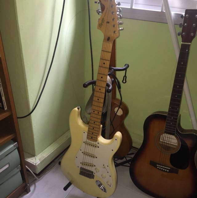 [ReSeRvEd]Squier Stratocaster Sham Kamikaze (With Reverse Headstock ...