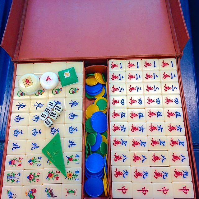 Beautiful Mahjong Set With All Accessories Included, Sports Equipment ...