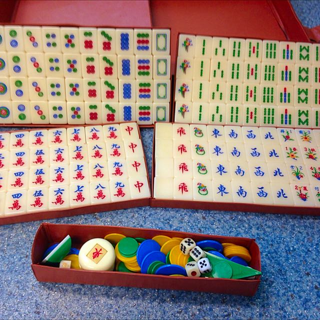 Beautiful Mahjong Set With All Accessories Included, Sports Equipment ...