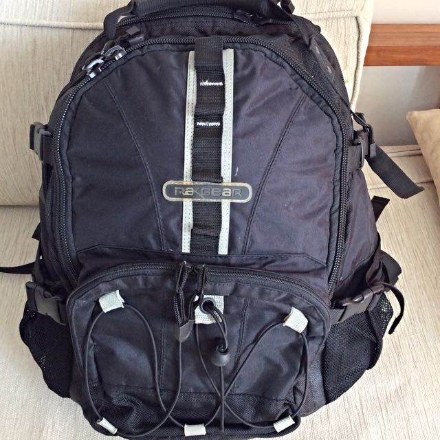 Targus Rakgear Backpack, Men's Fashion, Bags, Backpacks on Carousell