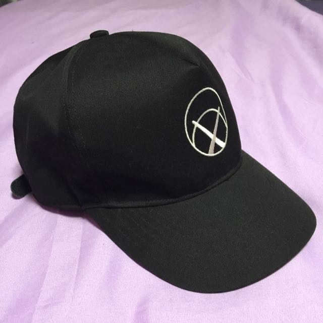 Originalfake Kaws Baseball Cap, Men's Fashion, Watches & Accessories ...