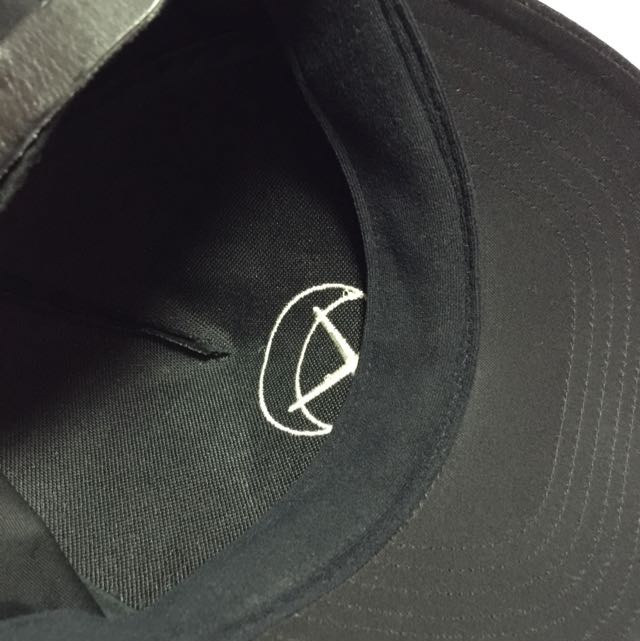 Originalfake Kaws Baseball Cap, Men's Fashion, Watches & Accessories ...