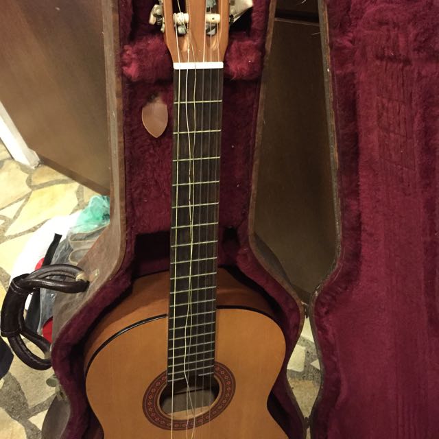 Reserved C40M Yamaha Guitar Classical w Hard Case, Hobbies & Toys, Music & Media, Music ...