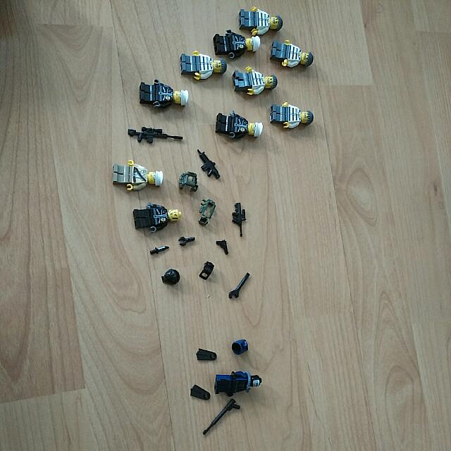 5x Lego Prisoners 4x Lego Police 1x Lego Commando(Comes With A Vest ...
