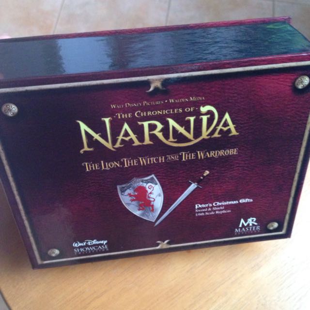 Narnia Collectible Sword & Shield, Hobbies & Toys, Memorabilia ...