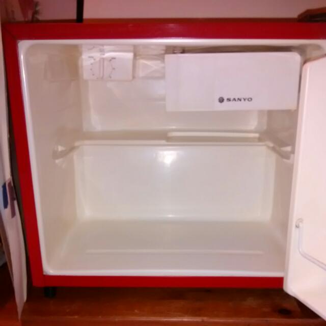 Coke~Cola Mini Fridge By Sanyo *Rare*, Hobbies & Toys, Memorabilia ...