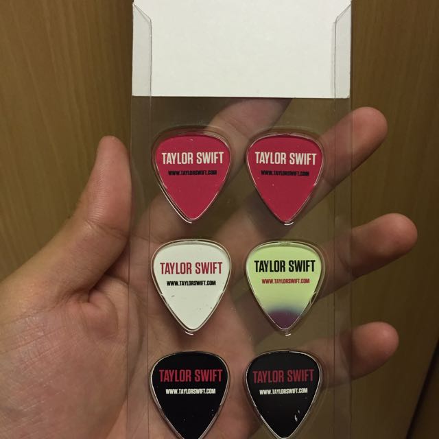 Taylor Swift Limited Edition Guitar Picks, Hobbies & Toys, Music ...