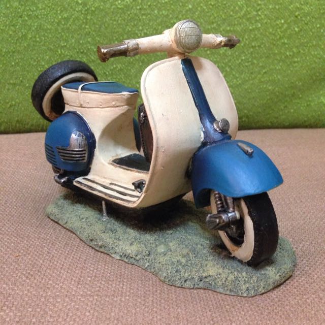 Vespa Table Display, Men's Fashion on Carousell