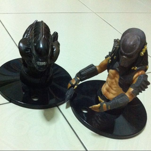 Aliens & Predator Movie Figurine Bottle Cover!, Hobbies & Toys, Toys ...