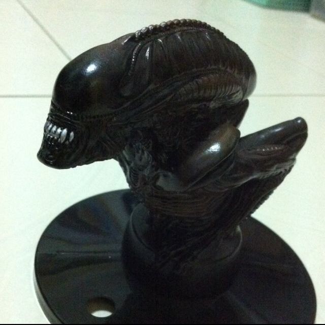 Aliens & Predator Movie Figurine Bottle Cover!, Hobbies & Toys, Toys ...