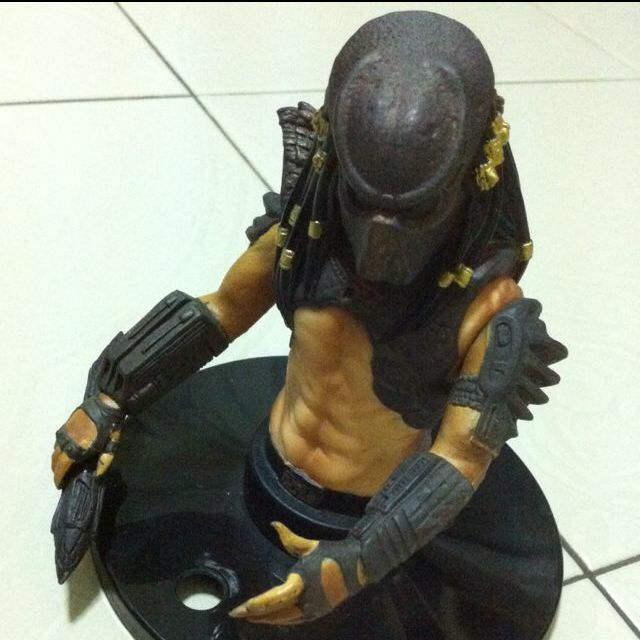 Aliens & Predator Movie Figurine Bottle Cover!, Hobbies & Toys, Toys ...