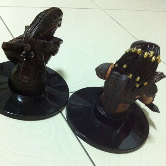 Aliens & Predator Movie Figurine Bottle Cover!, Hobbies & Toys, Toys ...