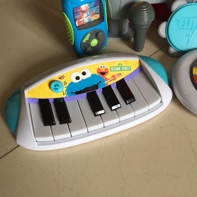 Playskool Sesame Street Let's Rock! Bundled Playset, Hobbies & Toys ...