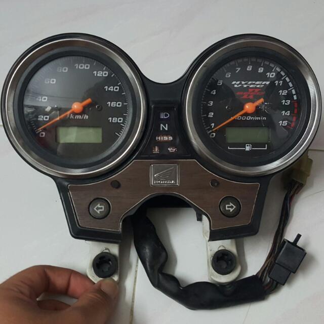 Cb400 Super Four Spec 2 Vtec Local Meter, Cars on Carousell