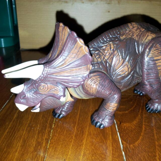 Jurassic Park Prehistoric Triceratops Dinosaur Poseable Action Figure ...