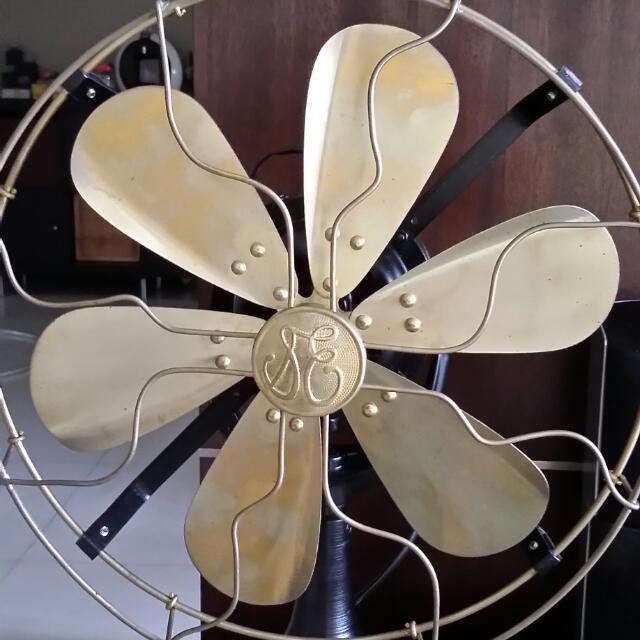 GE table fan, Furniture & Home Living, Lighting & Fans, Fans on Carousell