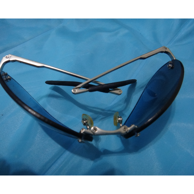 [KARI KANI] 可摺疊 太陽眼鏡 [二手], 香水、美妝、保養, 個人消毒用品在旋轉拍賣