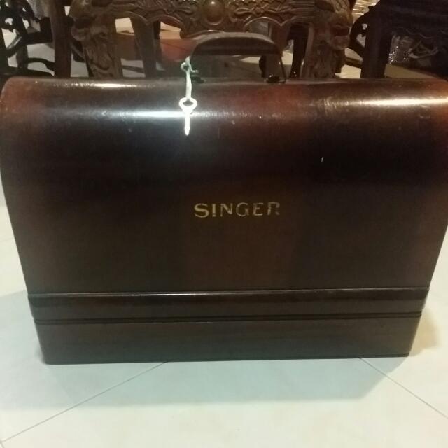 Vintage 1957 Singer Sewing machine , Hobbies & Toys, Memorabilia ...