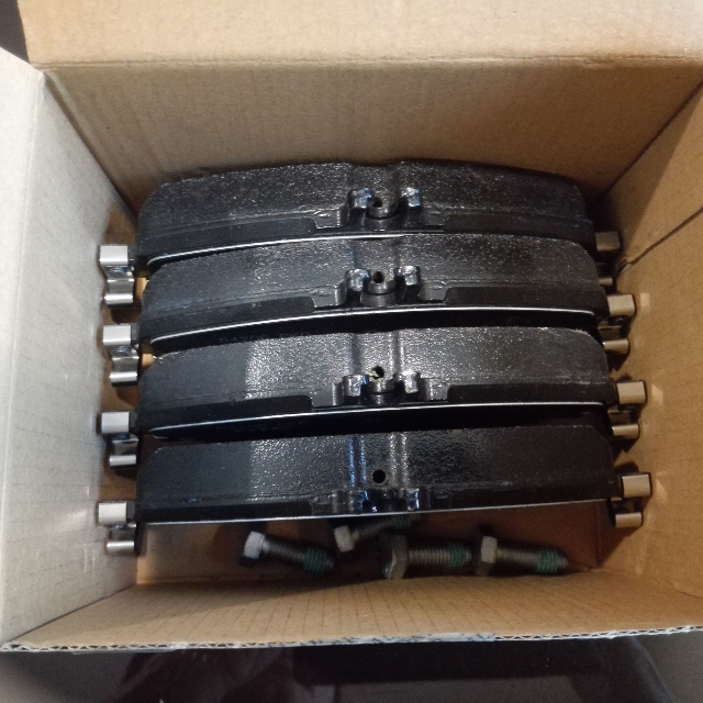 Mercedes B200 w246 front brake pads (A0084200620) & brake wear sensor ...