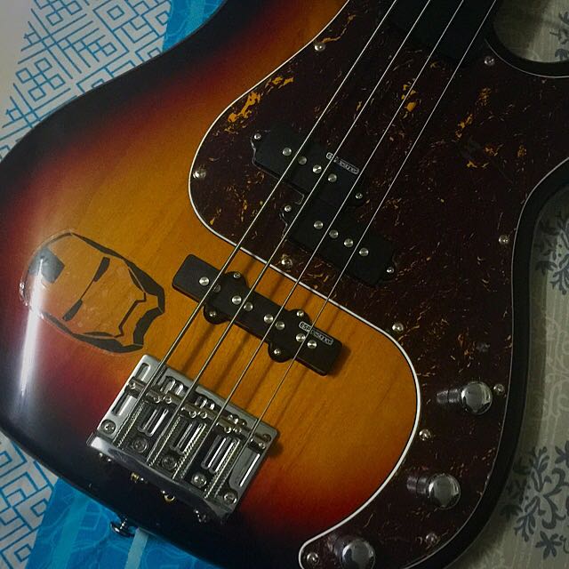 ESP LTD Vintage 204 Fretless Jazz Bass, Hobbies & Toys, Music & Media ...