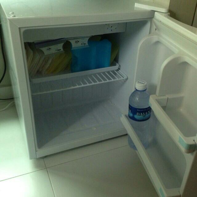 AKIRA Bar Fridge, TV & Home Appliances, Kitchen Appliances ...