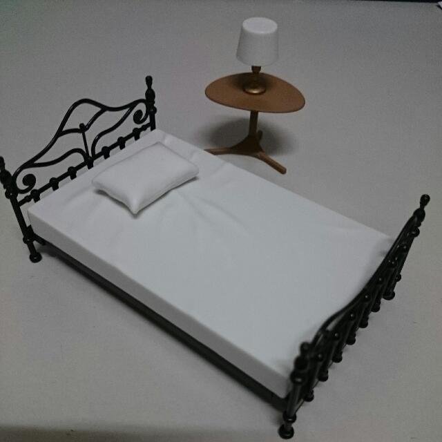 MISB Pose Skeleton Sleeping Set Bed , Side Table And Lamp - Rement For ...