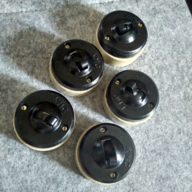 Vintage old style bakelite two-way light switches, Hobbies & Toys ...