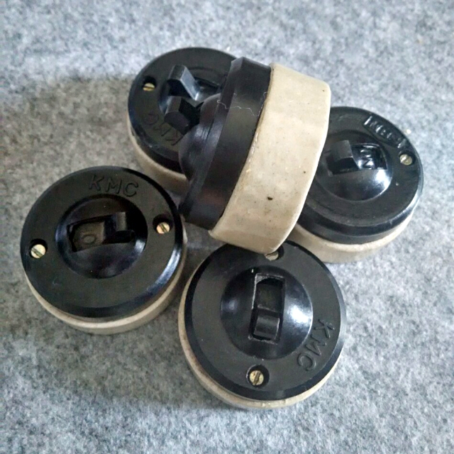 Vintage old style bakelite two-way light switches, Hobbies & Toys ...
