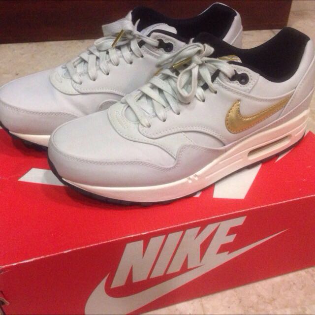 Nike Air Max 1 Premium QS "Gold Trophy", Men's Fashion, Footwear ...