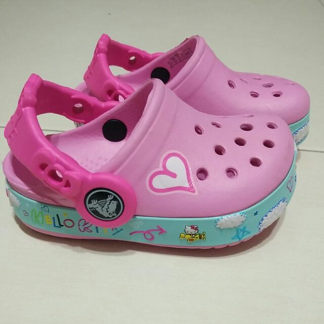 [New] Crocs Shoe - HELLO KITTY Plane Clog, Babies & Kids, Babies & Kids ...